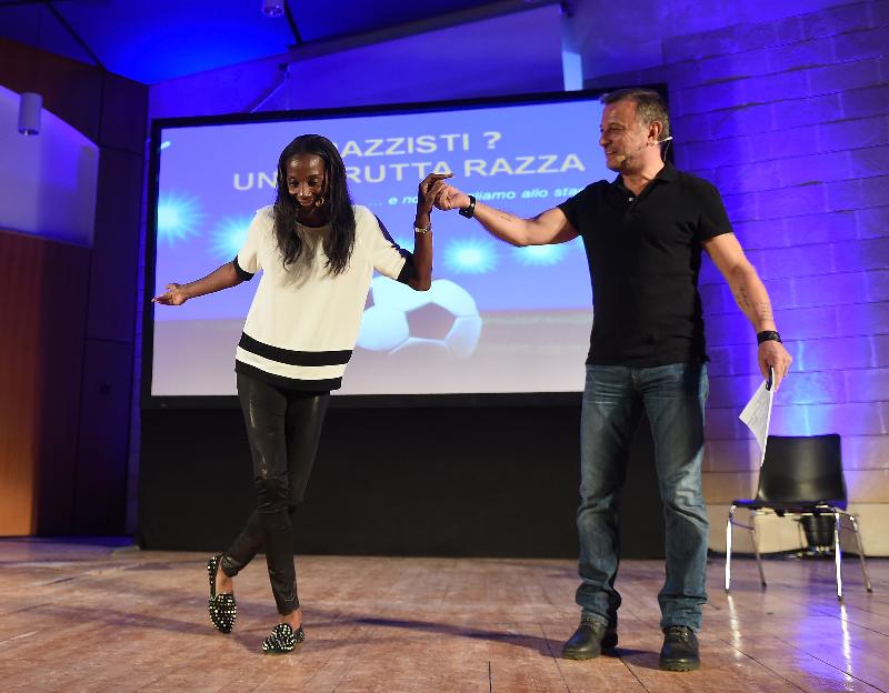 Razzisti? Una brutta razza (Matera) | FIGC Razzisti? Una brutta razza (Matera) | FIGC